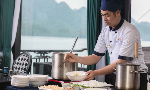 Genesis Regal Cruise: Lan Ha Bay Kayak & Float Village Tour